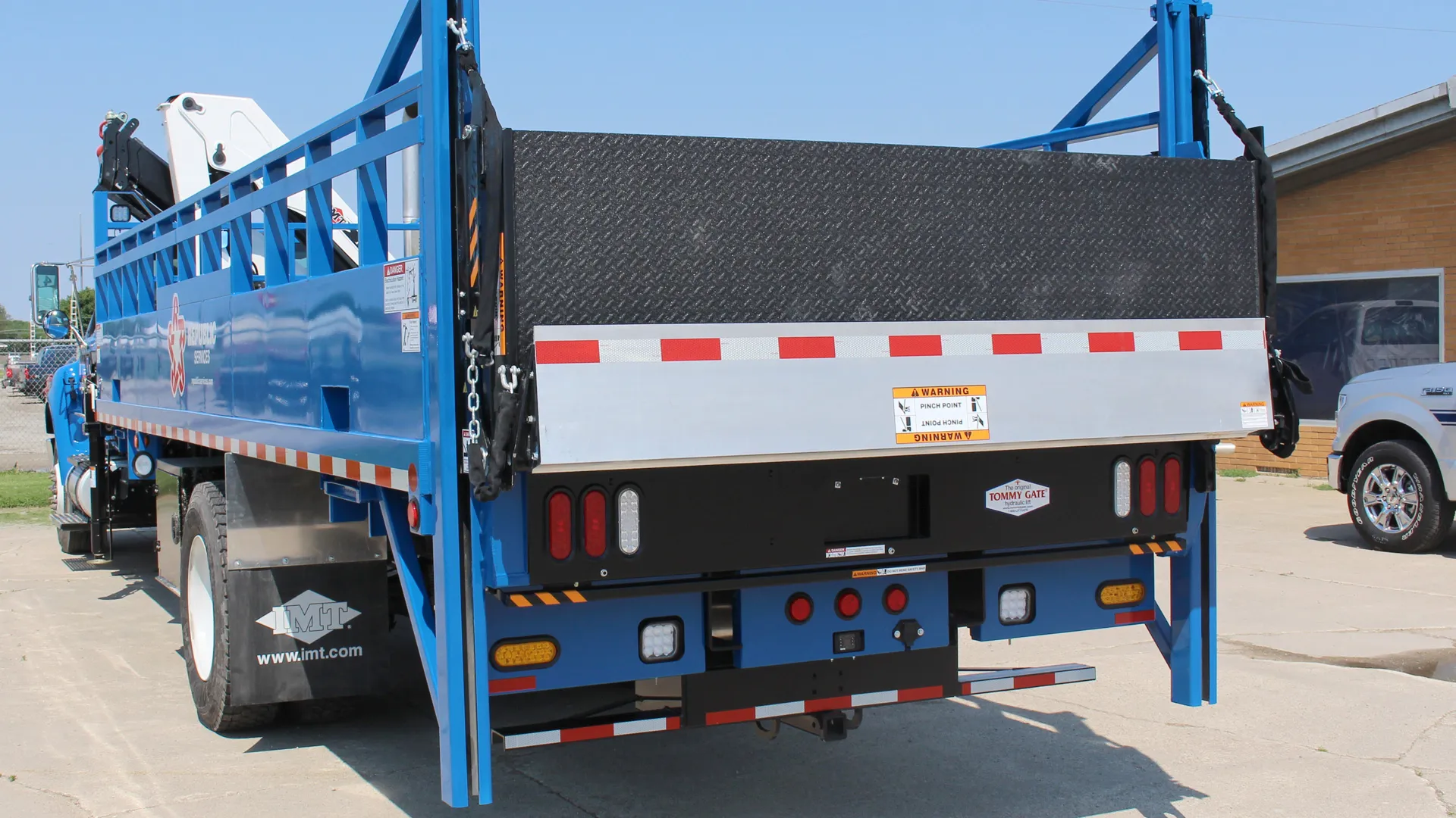 Industrial Machine - Railgate Series Bi-Fold